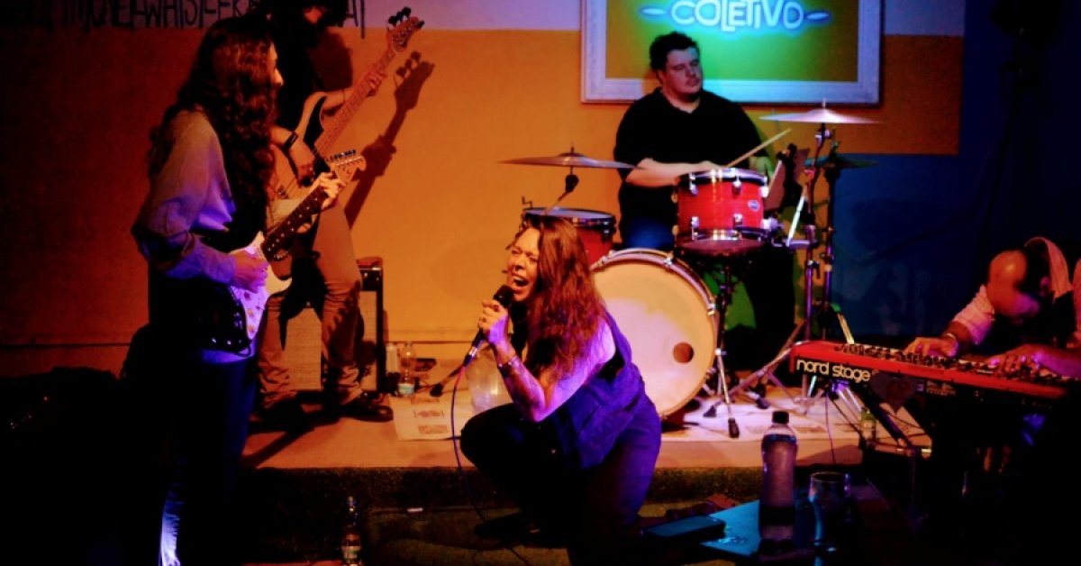 Tributo a Janis Joplin no “Rock em Cena” do Caixa Acústica em Caxias do ...