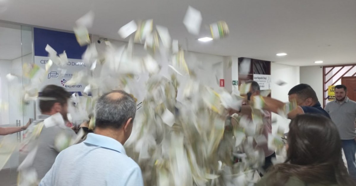 Veja quem são os ganhadores do último sorteio da Compra Premiada CDL ...