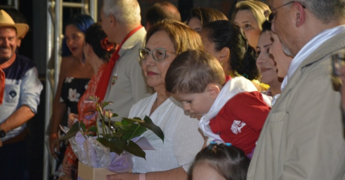 Inauguração do Tablado Élio Moreira de Souza emociona a família - Tua ...